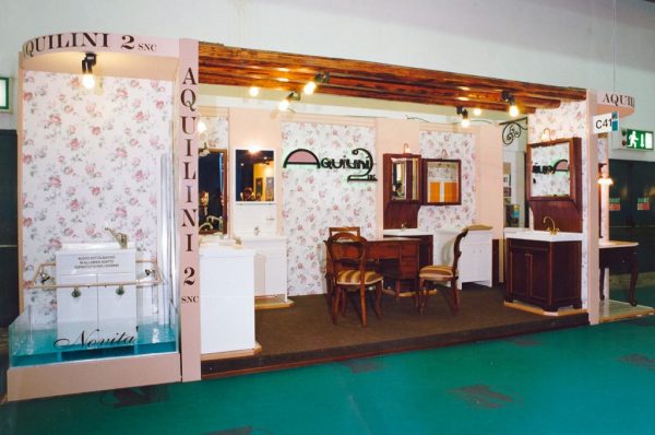 Aquilini: fabbrica, lavatoi, arredobagno, mobili in alluminio. - Atri